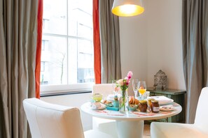 Apartment Suite | Refeições no quarto