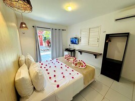 Suíte conforto, vista para o jardim | 1 quarto, frigobar, ferros/tábuas de passar roupa