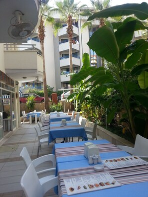 Café da manhã e jantar