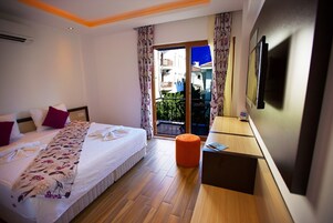 Quarto Duplo Standard | Minibar, secretária, quartos insonorizados, ferro/tábua de engomar 