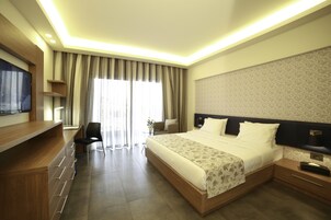 Junior Suite King, with Balcony | Sacada