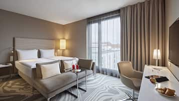 Quarto casal galeria, 1 cama King | Roupas de cama premium, escrivaninha, quartos à prova de som