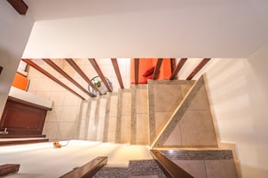 Duplex 2 Quartos Cozinha Americana | Área de estar | TV de tela plana 21 polegadas com canais via satélite, TV