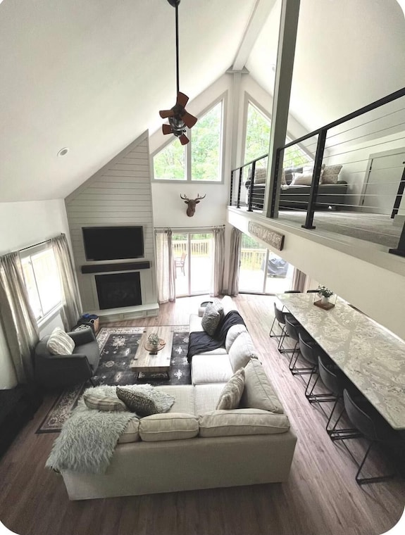 Charming 3-bedroom Fully Remodeled Chalet In Adorable Bellaire. - Michigan