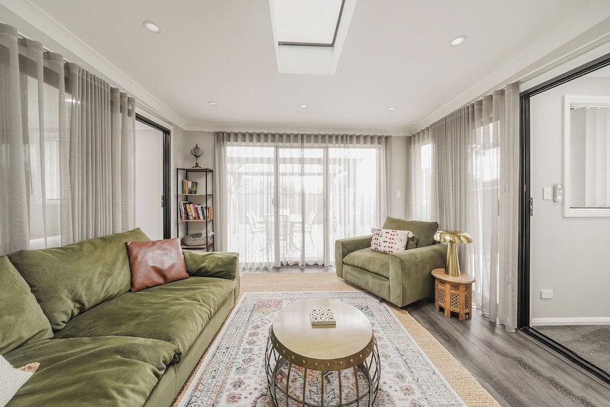 Entire Home In Plumpton | Sleeps 9 | 8-car Parking Near Eastern Creek - Blacktown