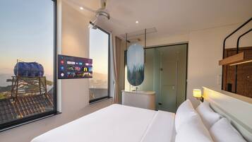 Quarto Duplo Deluxe, vista para a colina | Minibar, cofre no quarto, secretária, cortinas/cortinados opacos