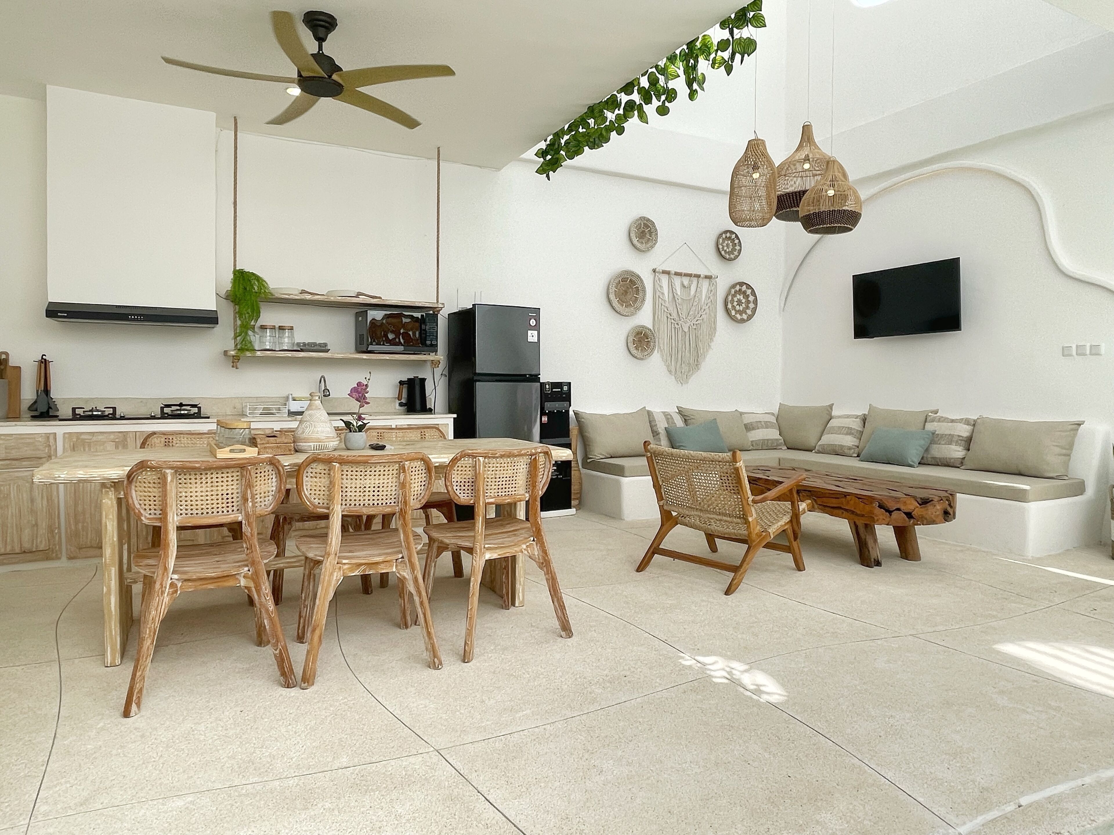 Vila superluxo, 2 quartos, piscina particular, vista para a piscina | Cozinha privada | Geladeira grande, micro-ondas, cooktop, chaleira elétrica