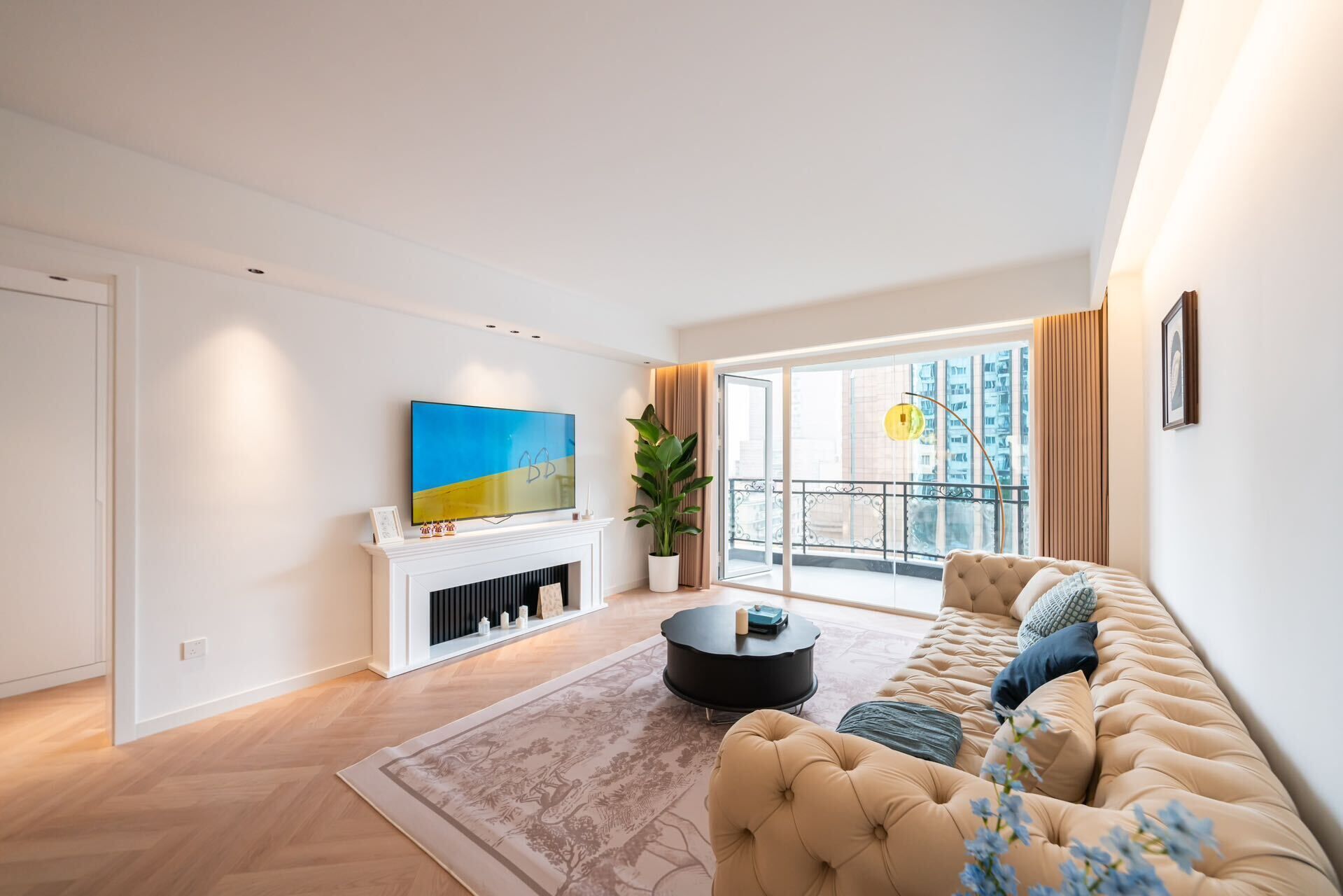 E-hub Spacious 3-bedroom Apartment With Balcony Near People's Square - Shanghai