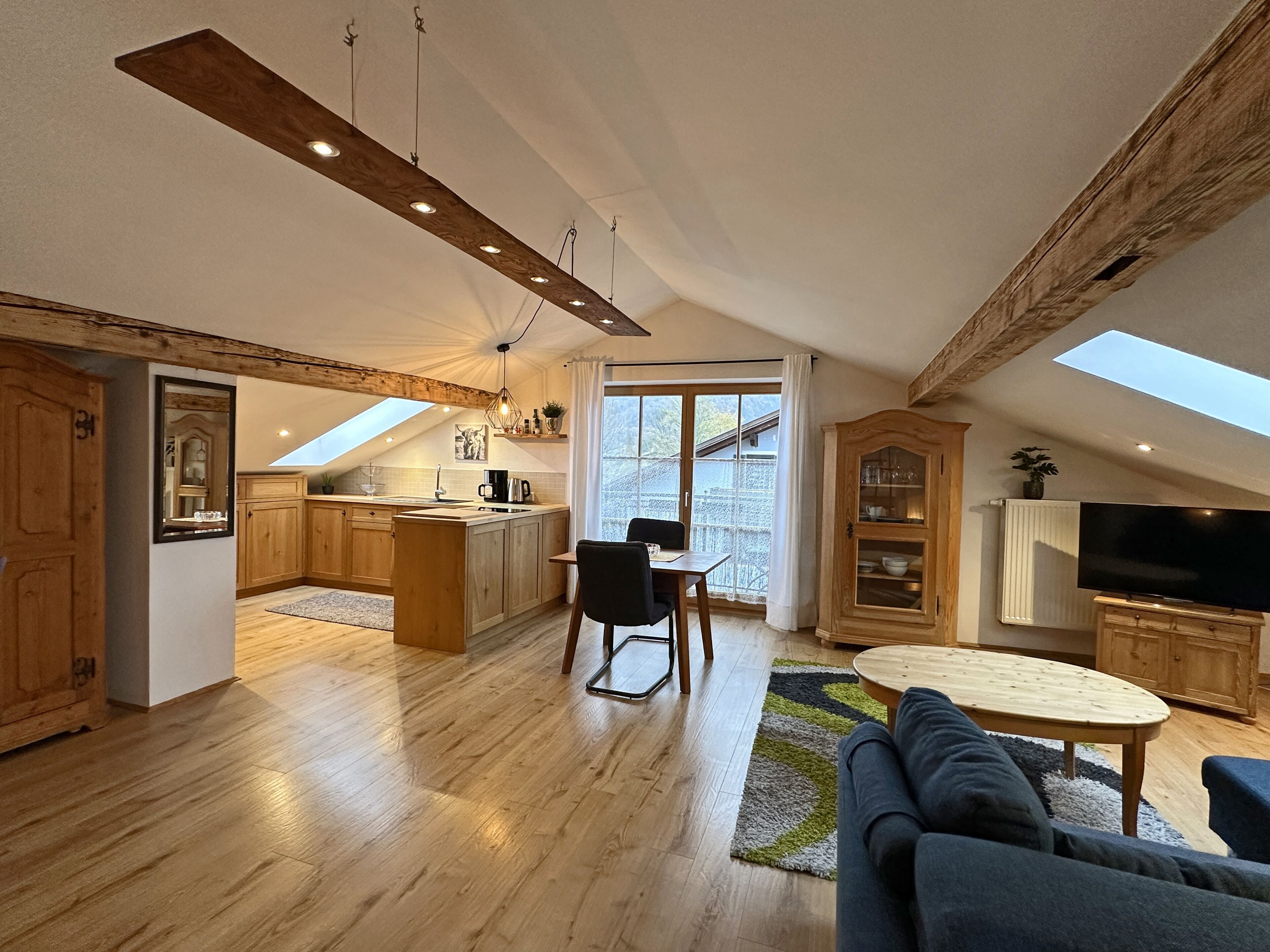 Scheibenwand-loft Ferienwohnung 55 Qm, Offener Wohn- Und Schlafraum Mit Balkon - Chiemsee