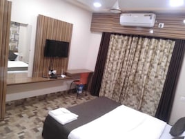 Quarto casal luxo, vista para a cidade | Wi-Fi de cortesia