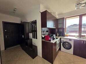 Apartamento, 2 quartos, varanda, vista para o jardim | Lavandaria