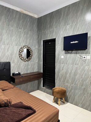 Quarto Elite, casa de banho privativa | Secretária, ferro/tábua de engomar, Wi-fi grátis 