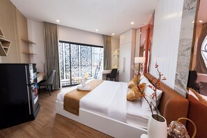 Quarto casal superior, sacada, vista para a cidade | Vista do quarto