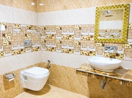 Quarto casal | Banheiro | Chuveiro, chinelos, sabonete, shampoo