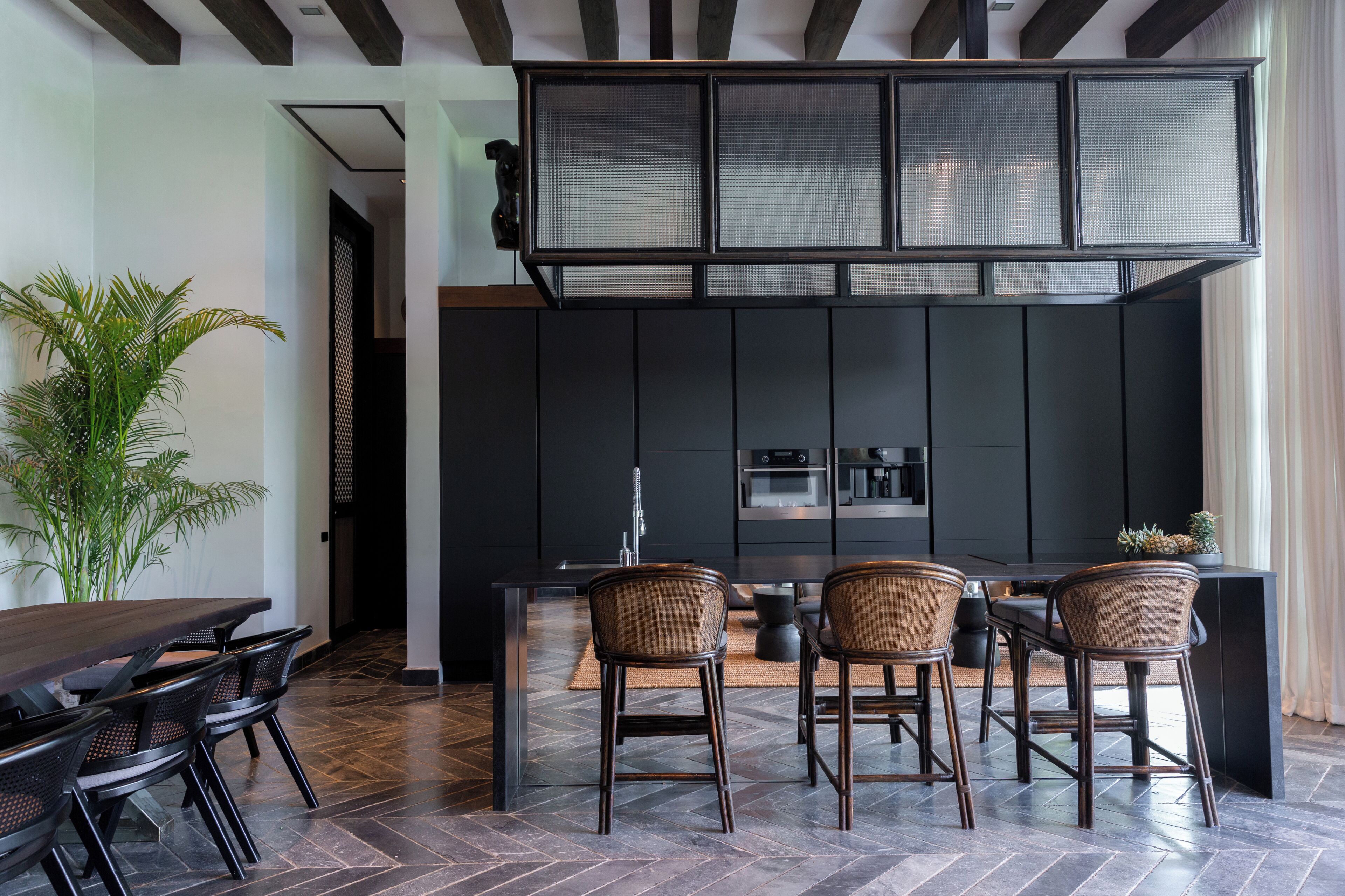 Villa Exclusiva, 4 quartos, vista para a piscina | Cozinha privada | Um frigorífico/congelador grande, um micro-ondas, um forno 