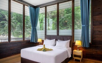 Villa Deluxe, varanda, vista para o mar | Cofre no quarto, ferro/tábua de engomar