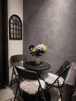 Apartamento, 2 quartos, sacada | Opções para refeição