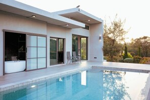 Vila, 2 quartos, para fumantes, piscina particular | Piscina | Piscina externa