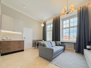 Apartamento luxo, vista para a cidade | Área de estar
