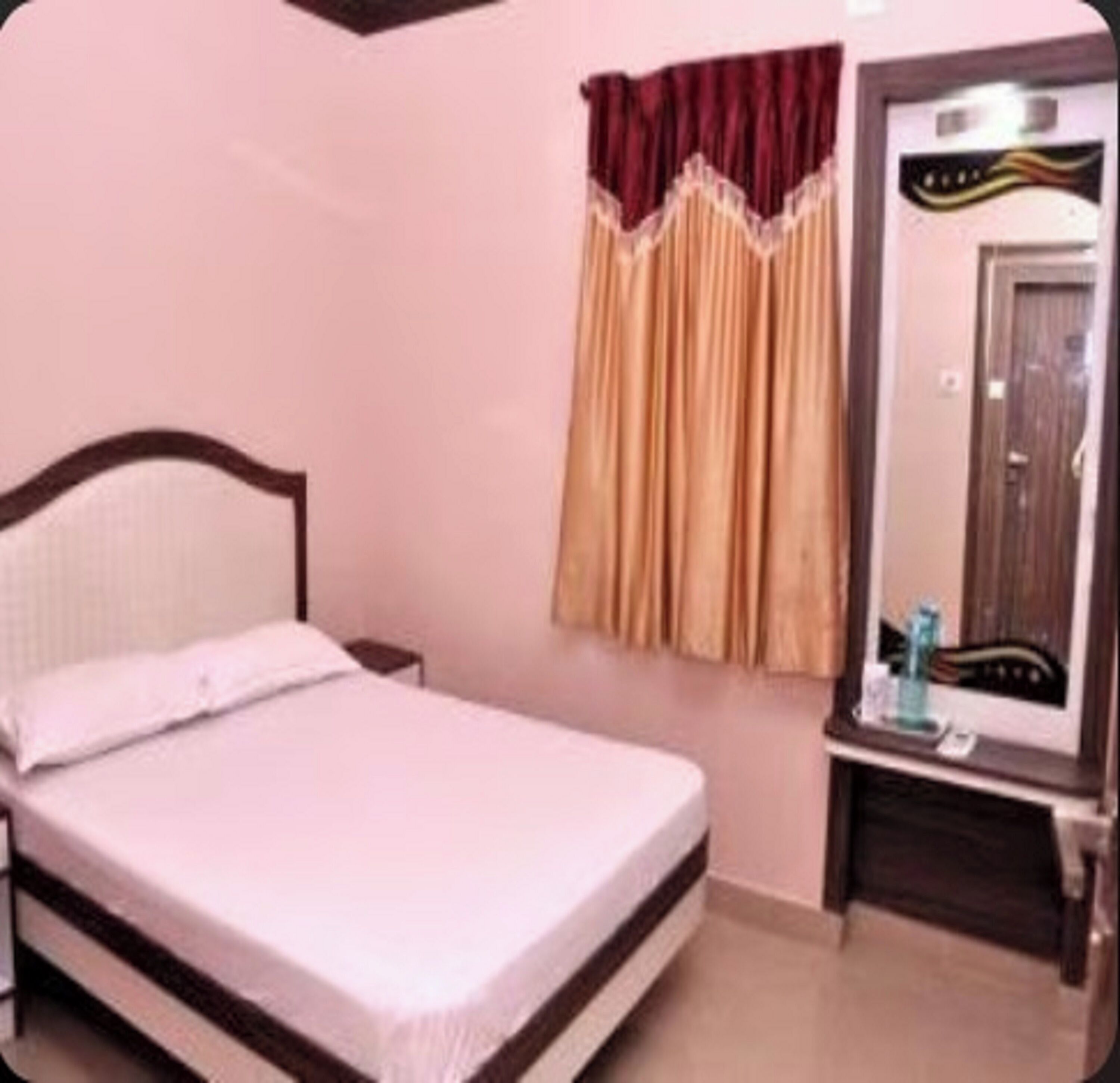 Quarto Individual Premium | Roupa hipoalergénica, secretária, Wi-fi grátis, roupa de cama fornecida 