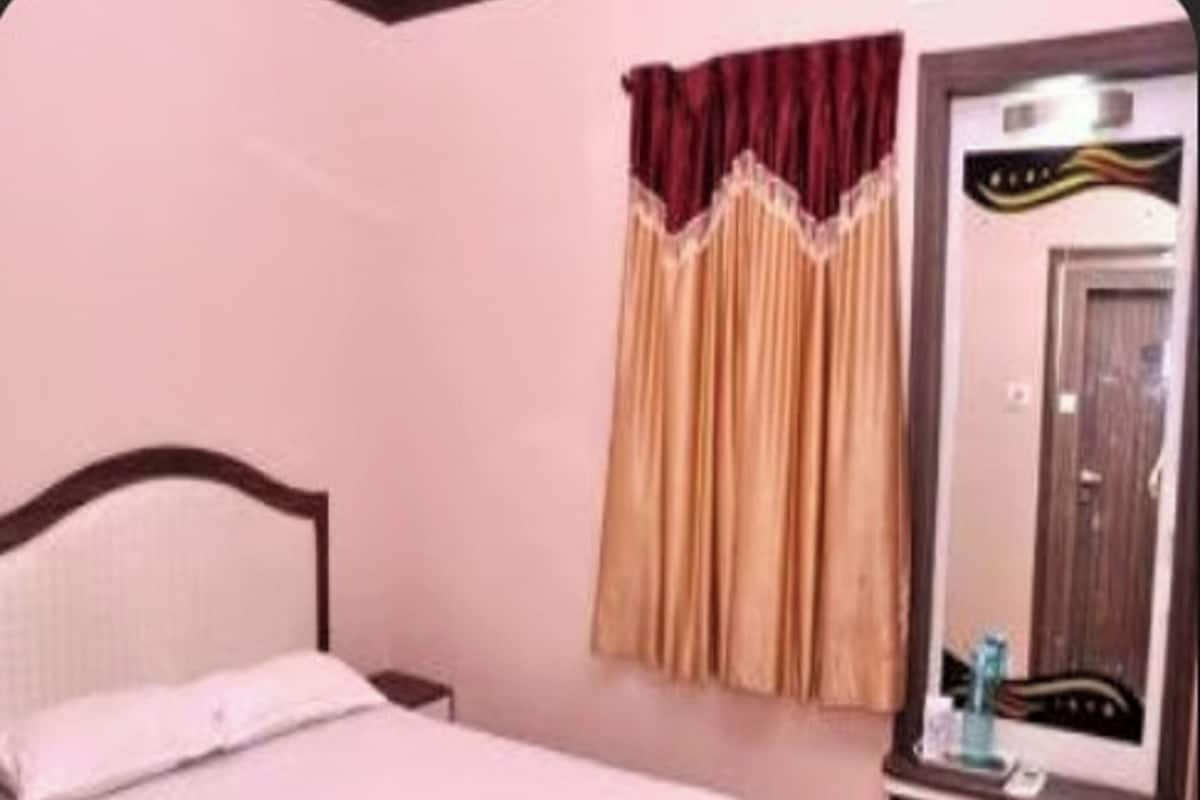 Quarto Individual Premium | Roupa hipoalergénica, secretária, Wi-fi grátis, roupa de cama fornecida