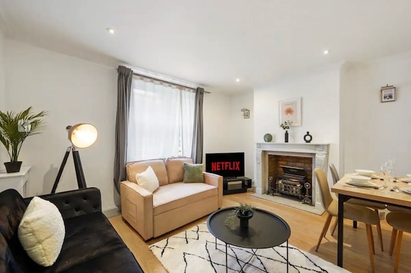 Small 1 Bedroom Flat - Chelsea