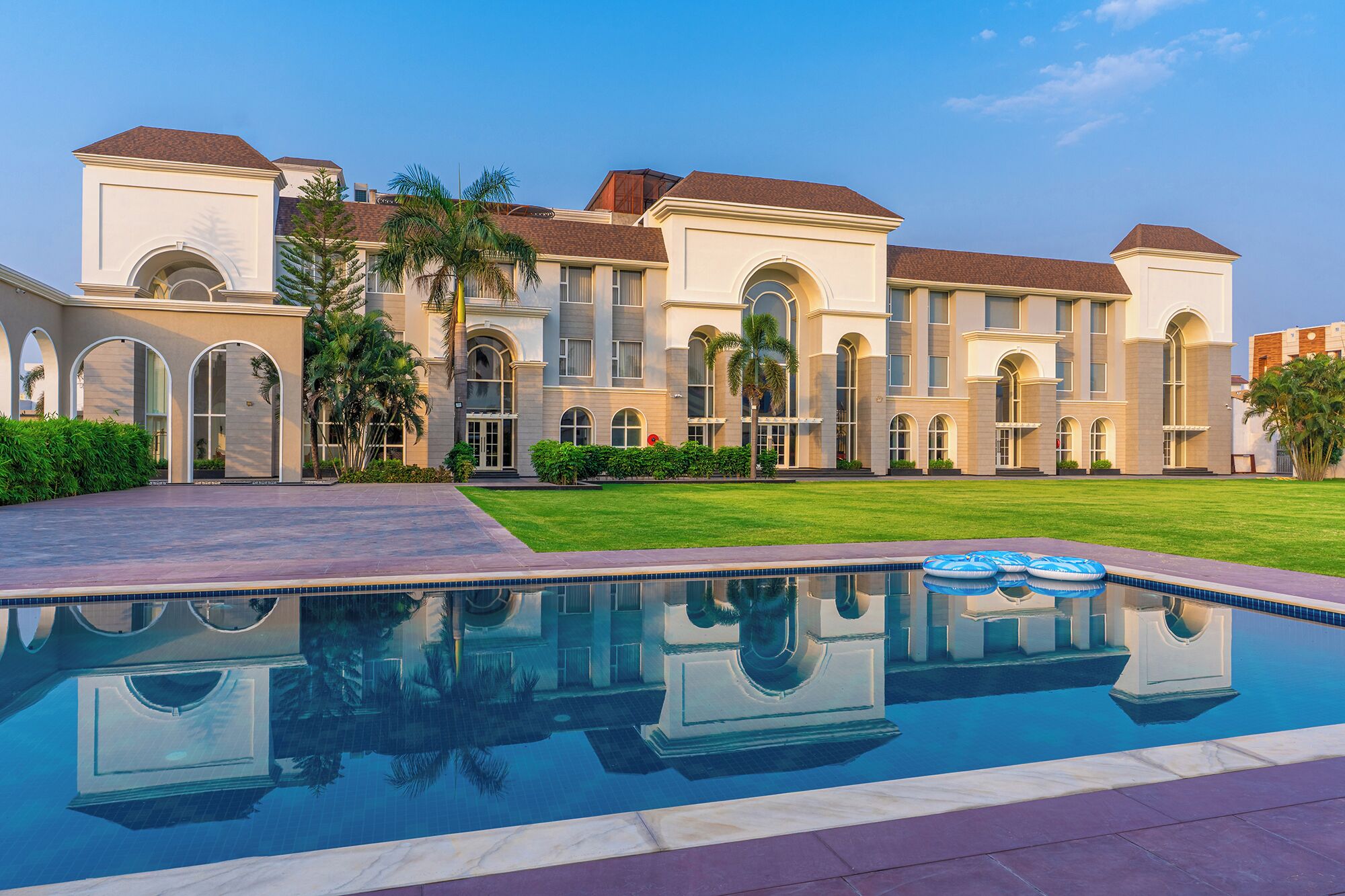12 piscinas exteriores 