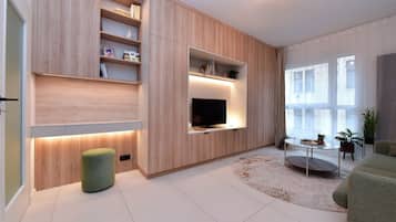 Estúdio conforto, vista para a cidade | Área de estar | Smart TV 50 polegadas com canais a cabo, Netflix, serviços de streaming