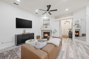 Casa, 3 quartos | Sala de estar | Smart TV