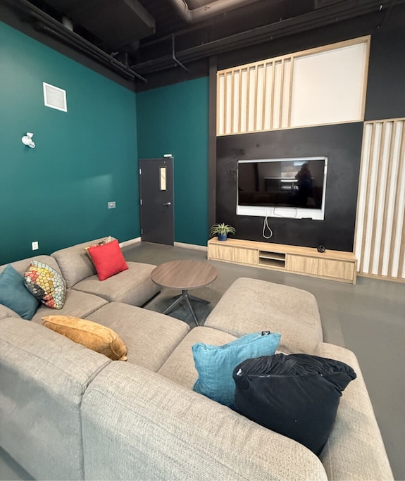 Chic 1-bedroom Suite Near Downtown Quebec | Le Prisme - Québec City