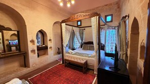 Quarto triplo luxo, vista para o pátio | Vista para o pátio