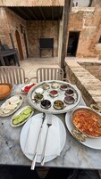 Pequeno-almoço inspirado na cozinha local diário incluído