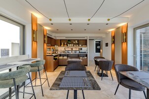 Café da manhã com buffet grátis todos os dias