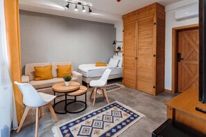 Estúdio Deluxe, varanda, vista para a montanha | Sala de estar