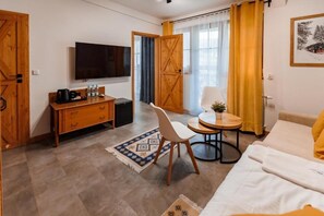 Estúdio Deluxe, varanda, vista para a montanha | Sala de estar