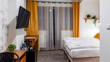 Quarto casal luxo, sacada, vista para a montanha | Cofres nos quartos, Wi-Fi de cortesia
