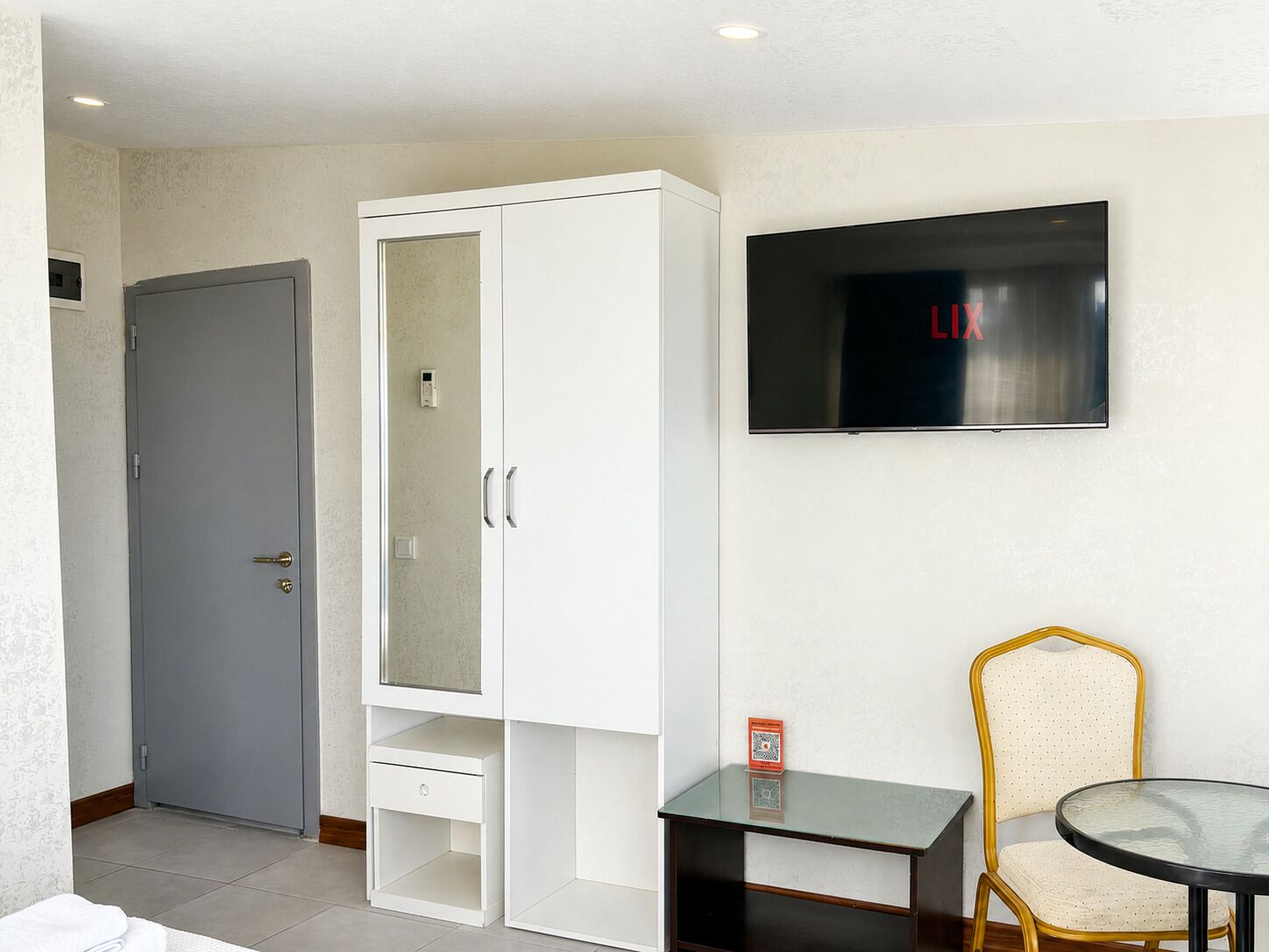Quarto luxo, sacada, vista para o mar | Frigobar, Wi-Fi de cortesia, roupa de cama
