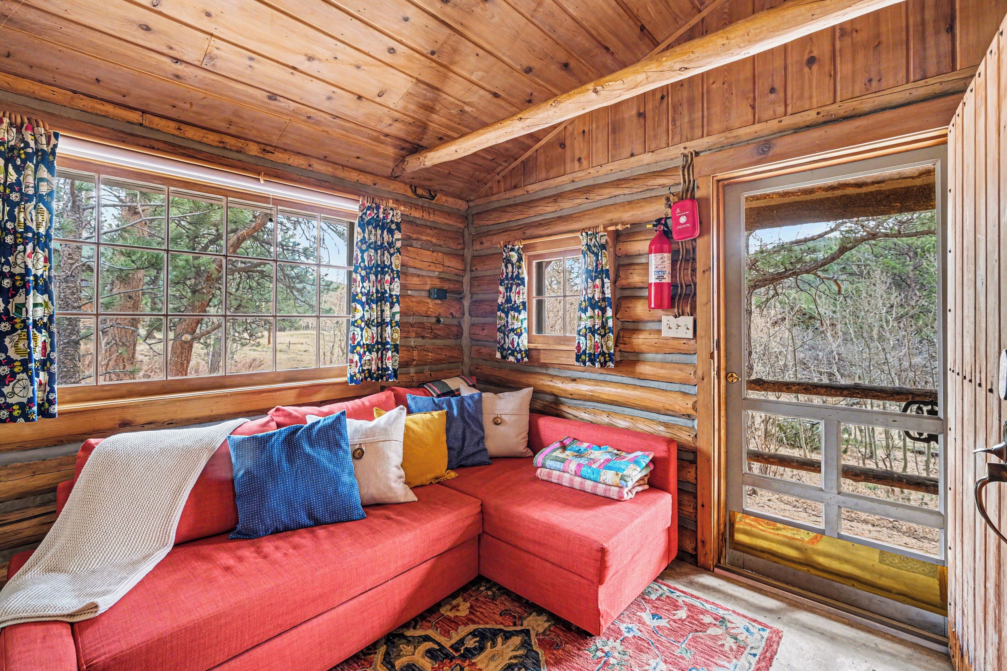 Thunderbird - 2 Bedroom. 1 Bathroom Historic Cabin - Allenspark, CO