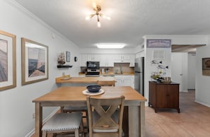 Cotton Bayou Waterfront / Pool / Boat Slip / 10 Minutes from Wharf ...