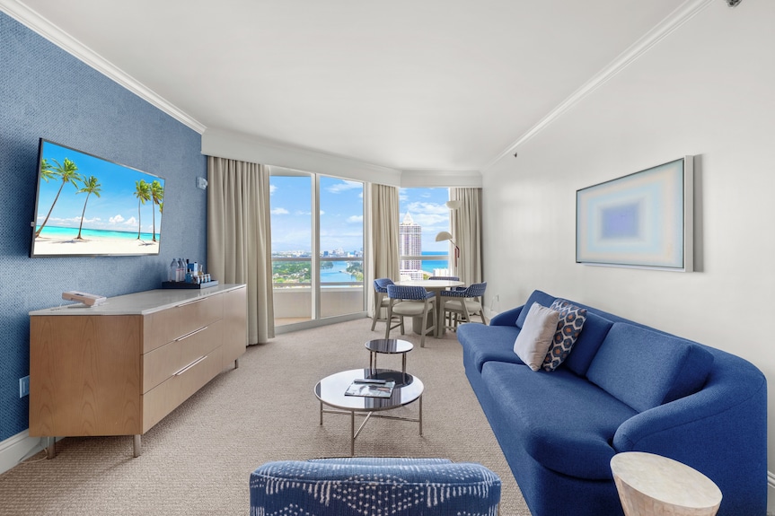 Fontainebleau Tresor 1 Bdrm Ocean + Pool View - Miami Beach, FL
