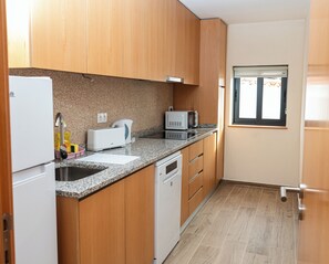 Apartamento clássico, varanda, vista para a piscina | Cozinha privada