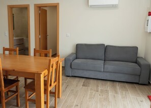 Vila, varanda, vista para o jardim | Área de estar