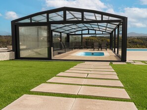 Piscina interna, piscina externa