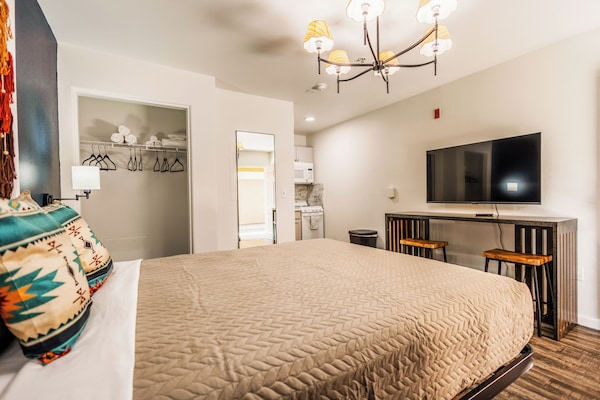 Tolleson Studio Home With Pool Access - Camelback Ranch