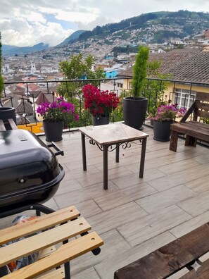 Apartamento, vista para a cidade | Terraço/pátio