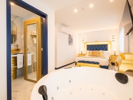 Suite Deluxe - Jacuzzi Available at Extra Charge | Quartos insonorizados, Wi-fi grátis, roupa de cama fornecida 
