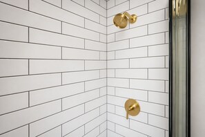 Condo | Banheiro | Produtos de toalete grátis, secador de cabelo, toalhas de banho 