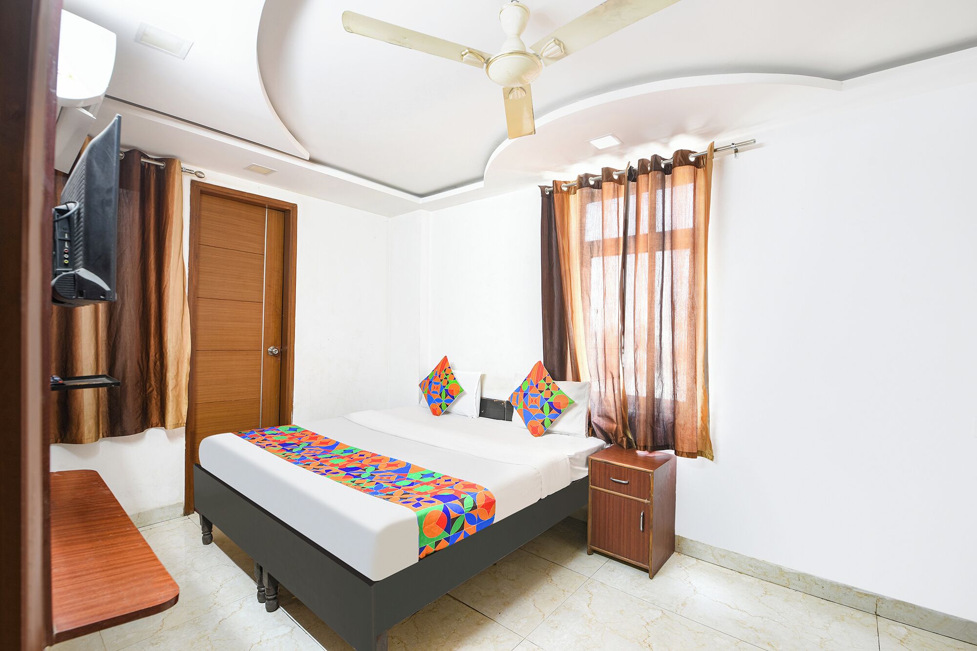 Quarto Deluxe | Lençóis de algodão egípcio, roupa de alta qualidade, cofre no quarto 