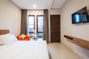 Quarto Duplo Deluxe | Cofre no quarto, secretária, cortinas/cortinados opacos 