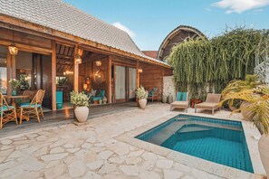 Quarto Duplo, pátio, vista para a piscina | Exterior